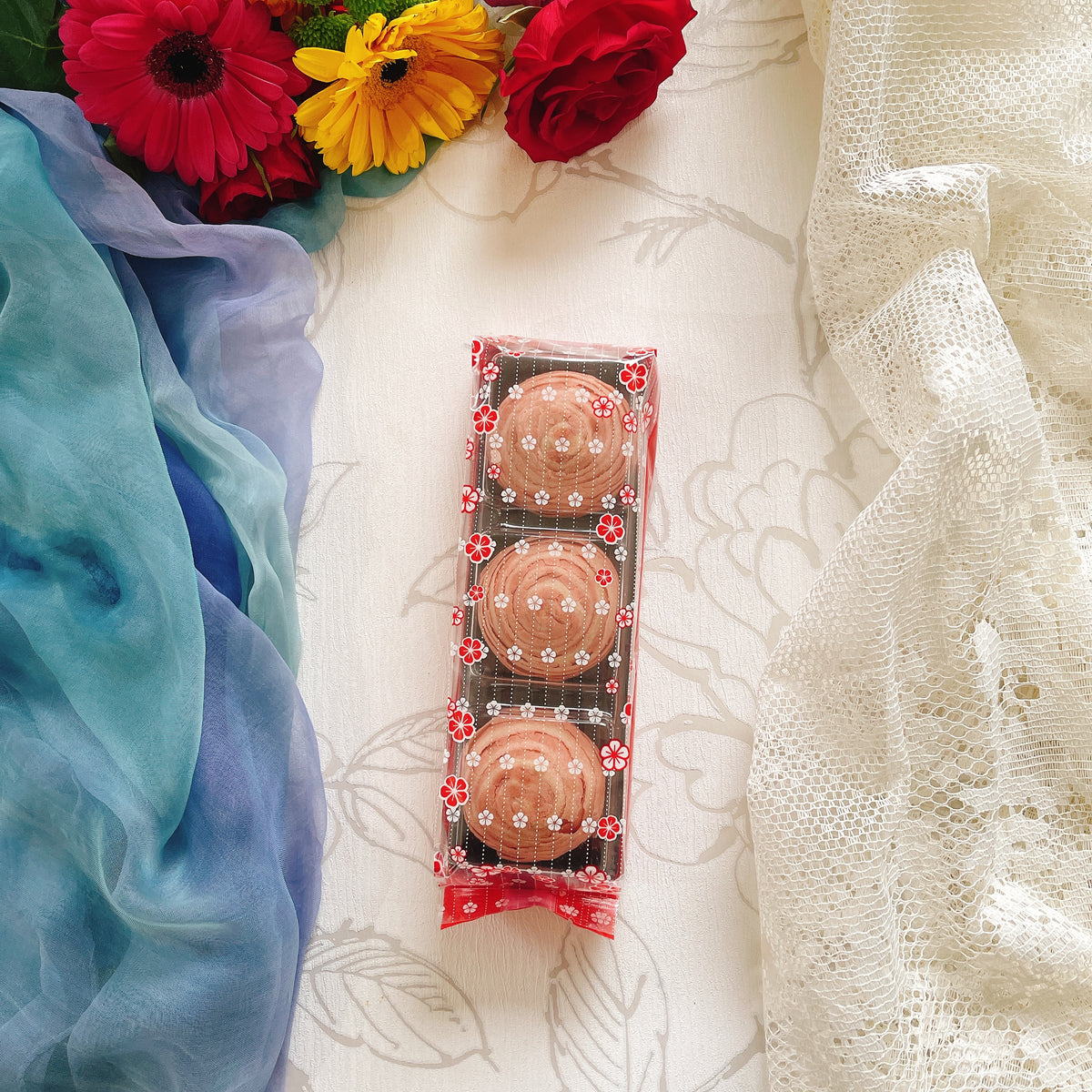 覆盆子荔枝玫瑰麻糬酥3入Raspberries, White Bean, Lychee ,Rose & Mochi Pastry in 3 ...